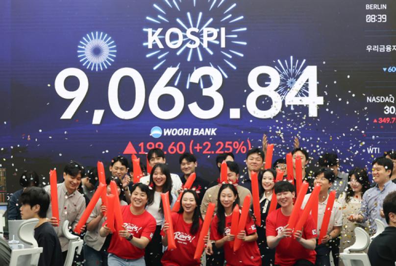 코스피 9000 시대 열려…9100선 터치 후 9063 마감