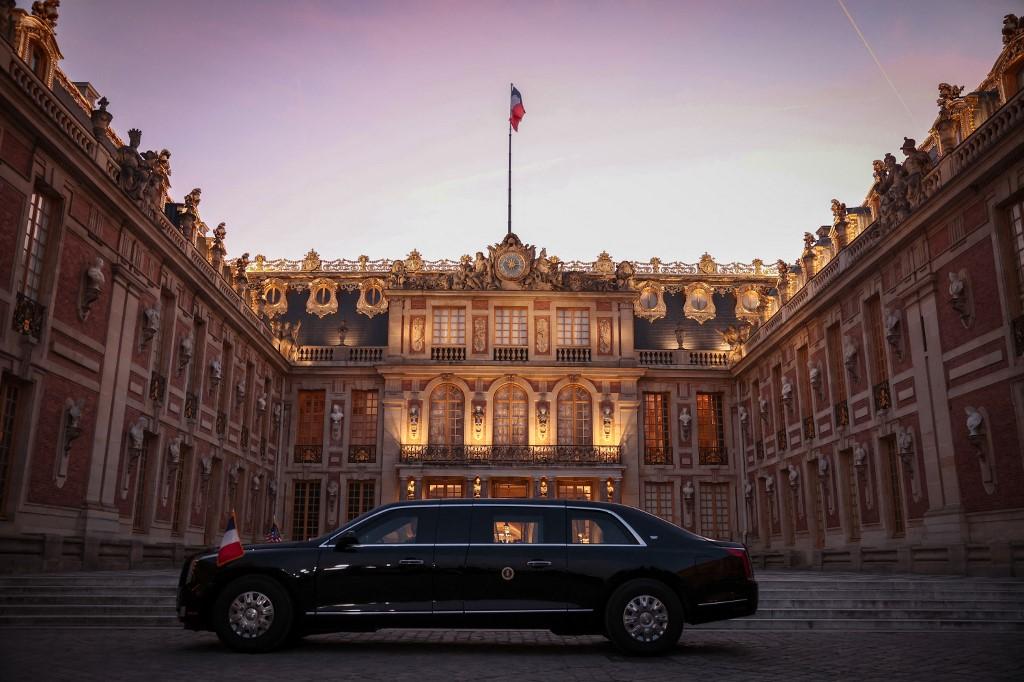 Trump conquistato da Macron con l'invito alla Reggia di Versailles: "È ...