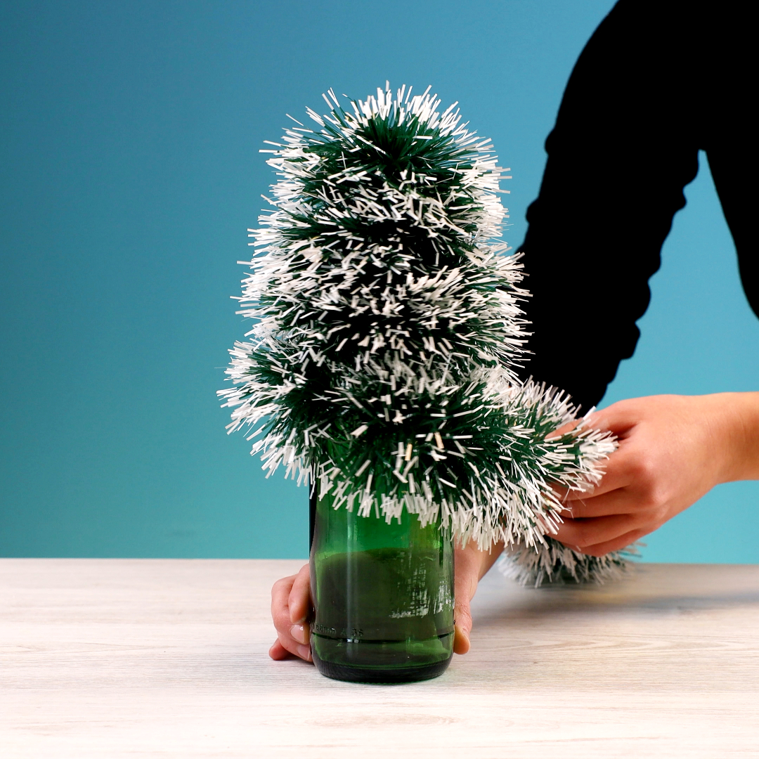 Transform your table with a festive DIY tree 🎄