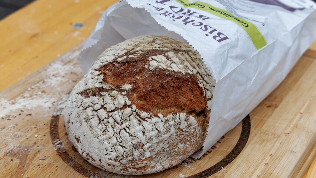 Keeping bread fresh and flavorful
