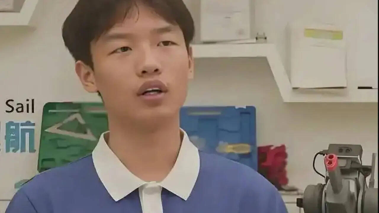 Meet Wei Siyuan: The 19-year-old 'CEO in a school uniform' who worked ...