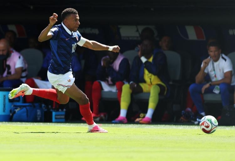 Coupe du monde. Kylian Mbappé reçoit un maillot spécial après être ...