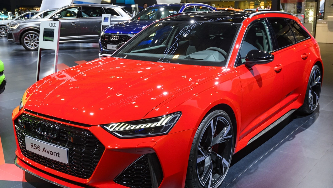 Audi RS6 Avant vs Mercedes-AMG E63 S wagon