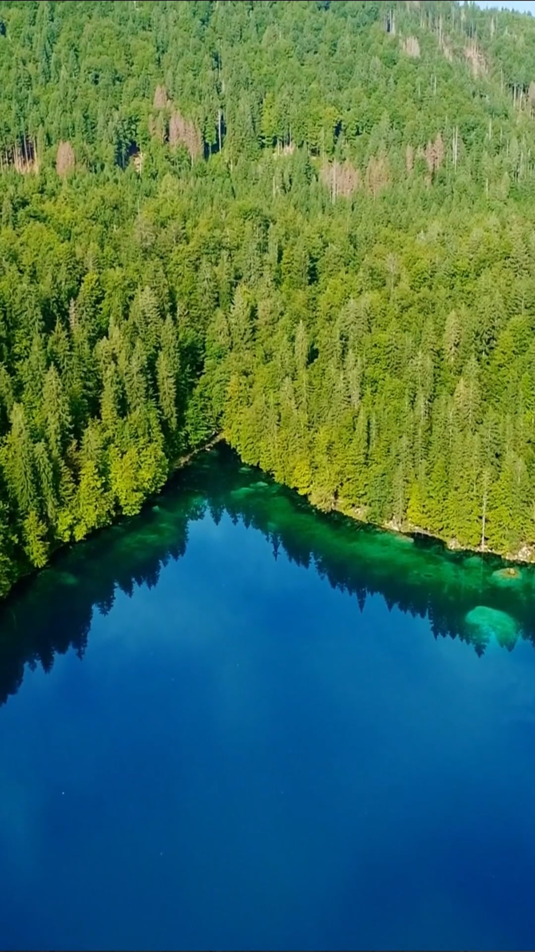 I laghi di Fusine: un drone esplora gli splendidi paesaggi alpini italiani