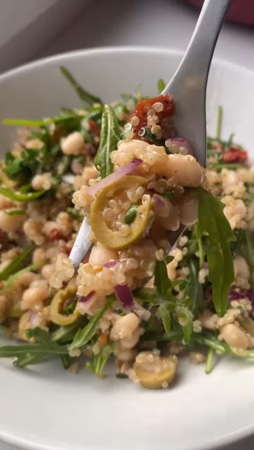 What makes this quinoa and white bean salad so good