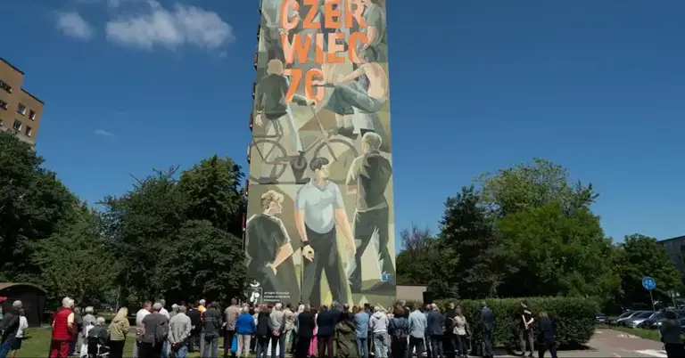 W Warszawie pojawił się nowy mural. Upamiętnia wydarzenia sprzed 50 lat ...