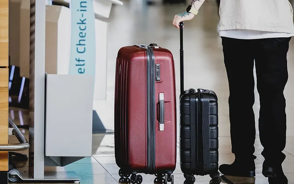 Smart travel habits that save stress and money