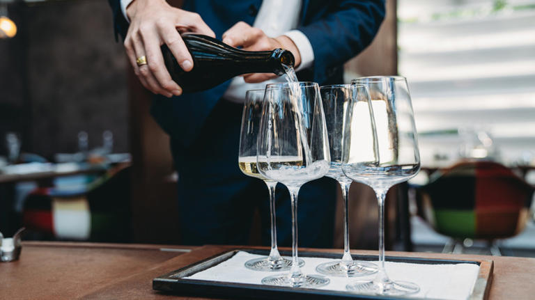 What is the average shelf life of prosecco?