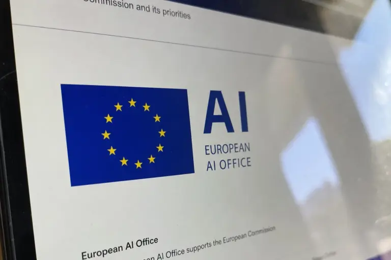 EU’s udkast til AI-mærkningskode: Sådan ser ikonet ud, der snart skal ...