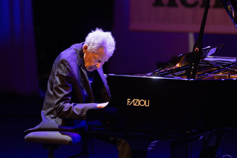 Jazzlegende Abdullah Ibrahim ist tot: Seine Waffe gegen die ...
