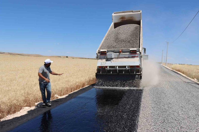 Haliliye kırsalında yollar sathi asfalt kaplamayla yenileniyor