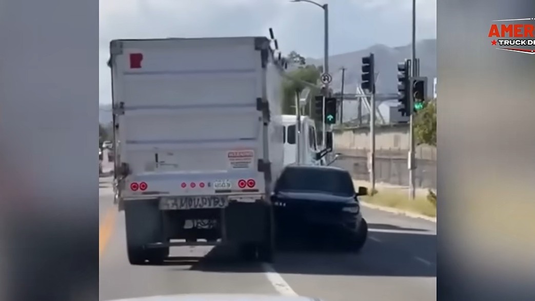 This Jeep driver played traffic cop, “you’re not passing,” then got hit ...