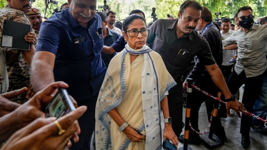 'Mamata Banerjee's longtime PSO removed, she won't accept replacement ...