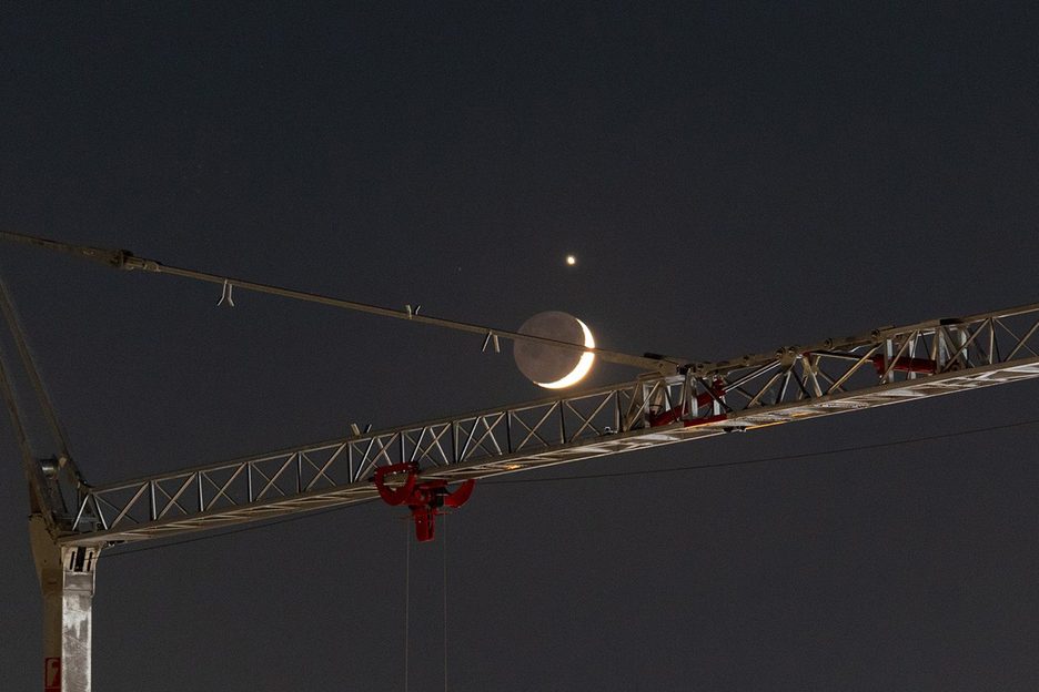 In pictures – last night's Venus and crescent moon meeting stuns in ...
