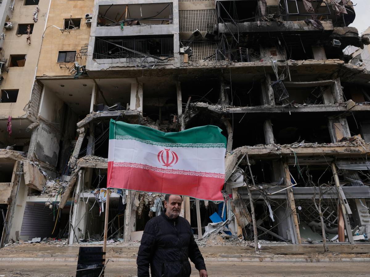 Euforia Iran: "Trionfo". Ma il nipote di Khomeini: "Ora umiltà col popolo"