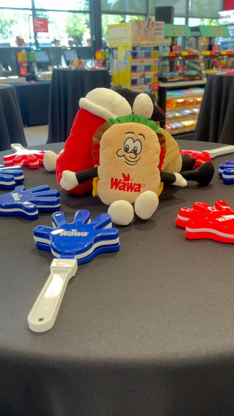 'Home is here now': Wawa fans celebrate Tennessee debut in Clarksville