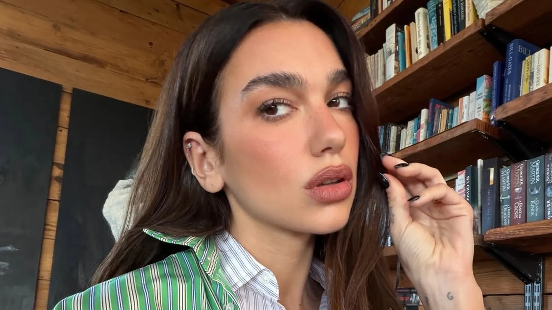 Popster Dua Lipa (30) laat zich horen op de vastgoedmarkt en koopt voor ...