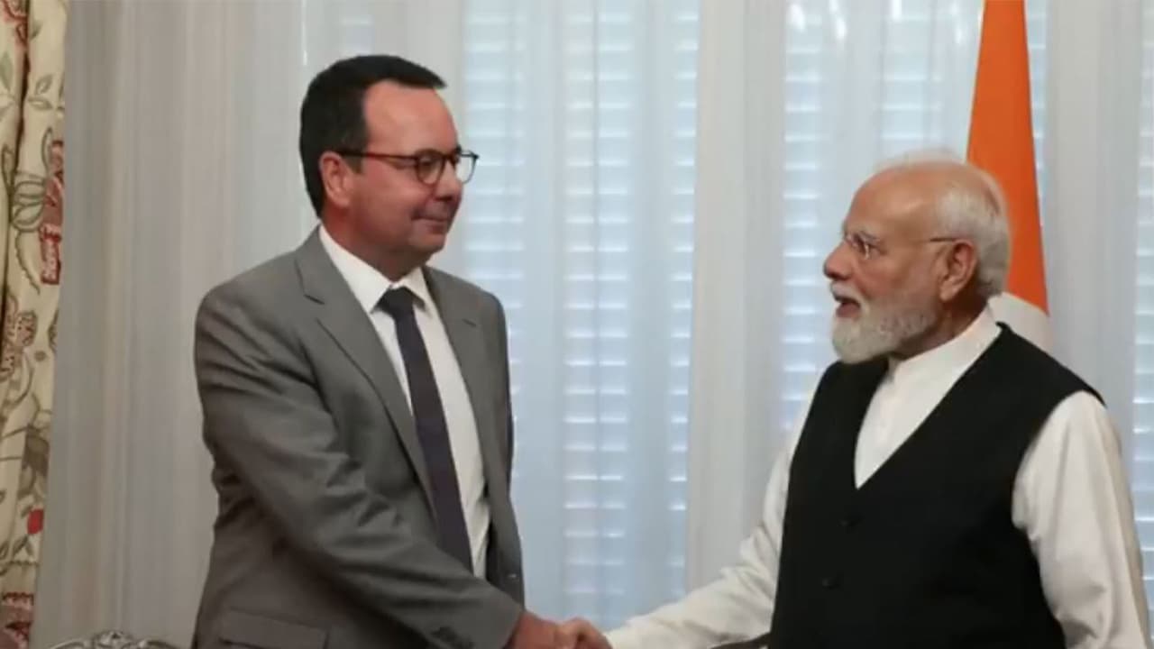 PM Modi meets Alstom CEO in Paris, receives warm welcome from diaspora