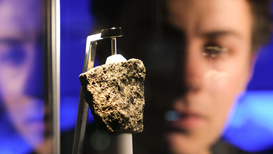 Ancient lunar blast linked to early solar system chaos