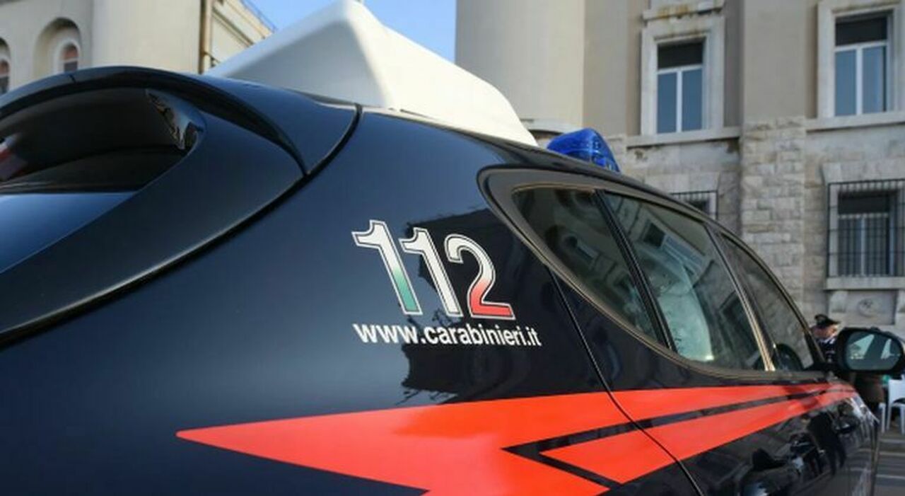 Aversa, ruba dodici sedie dal gazebo di un bar: arrestato un 48enne
