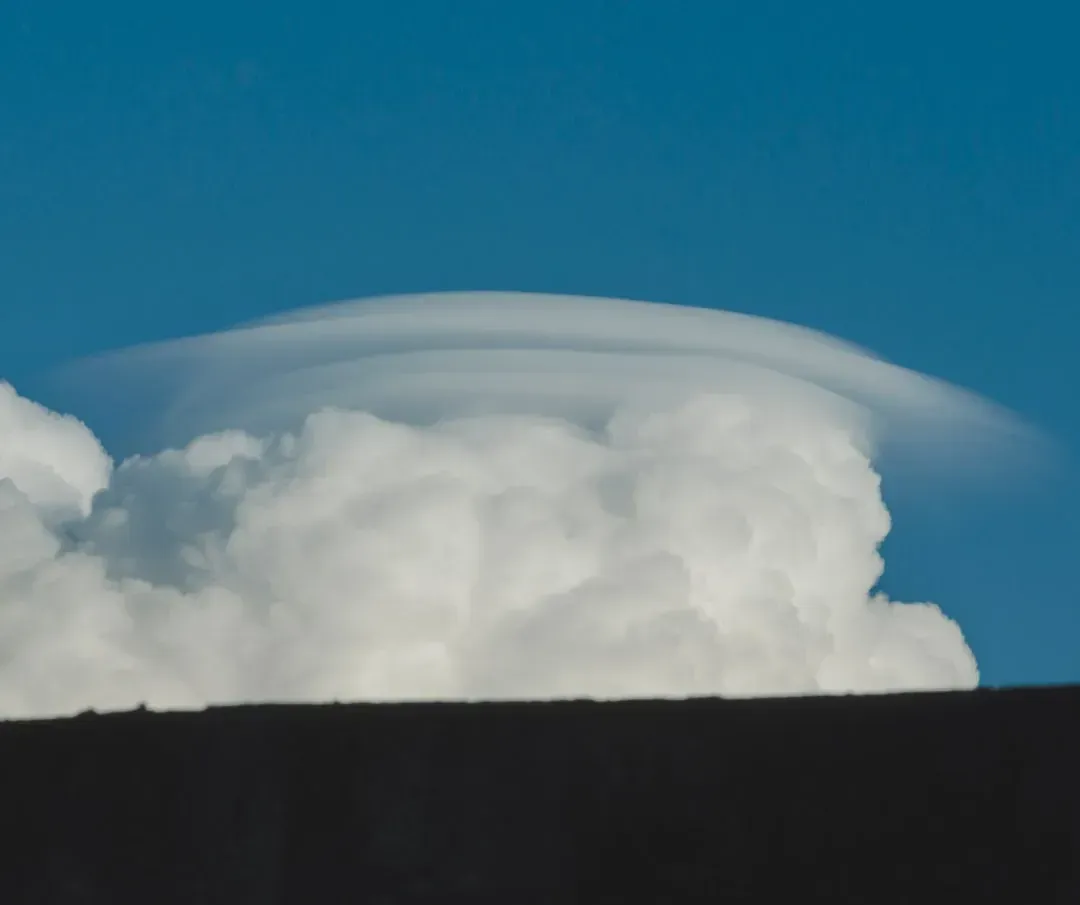 8 things storm chasers notice in the sky that most people completely miss