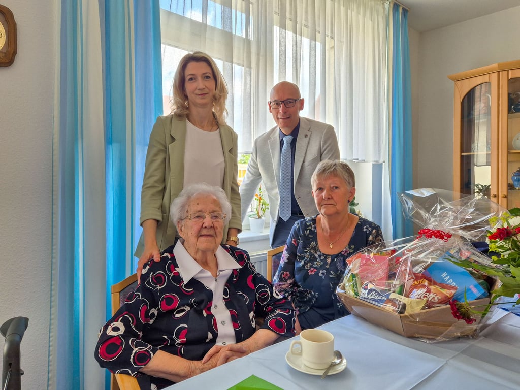 Fit durchs Treppensteigen: Christa Krieg feiert ihren 100. Geburtstag