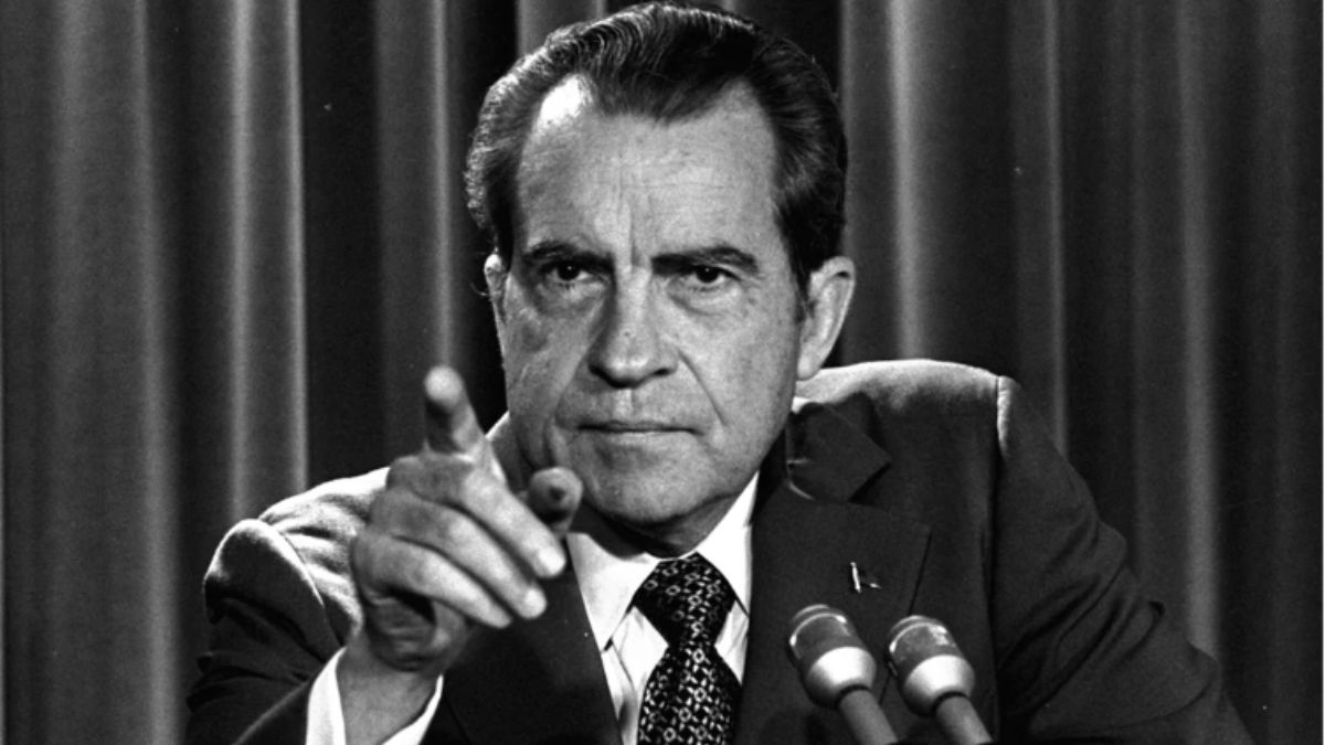 22 vintage photos of Richard Nixon’s presidency and political career