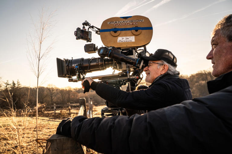 UFO enthusiasts were waiting for a sign. They got Spielberg’s ...