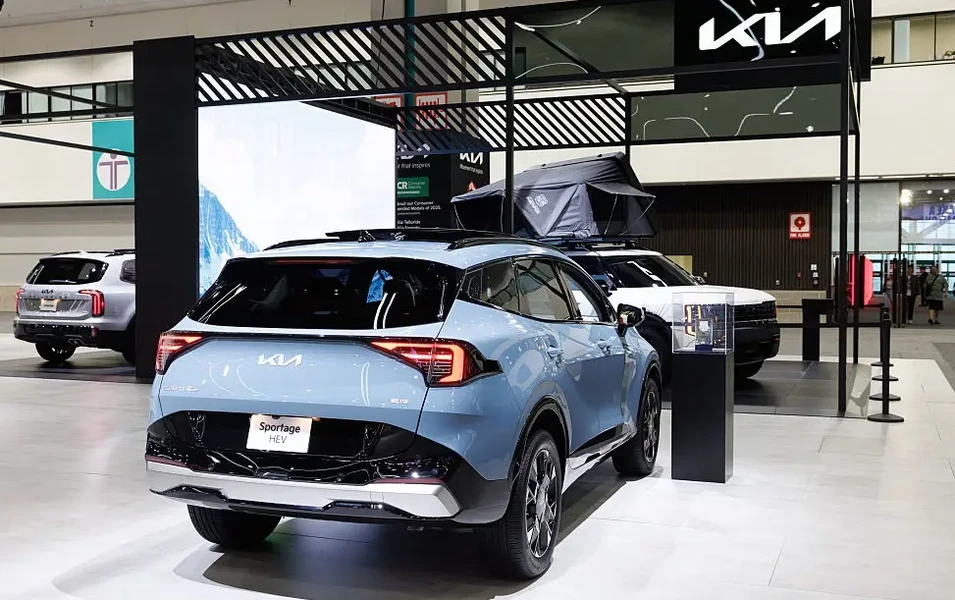 Kia Sportage Hybrid challenges RAV4 with lower price, more features