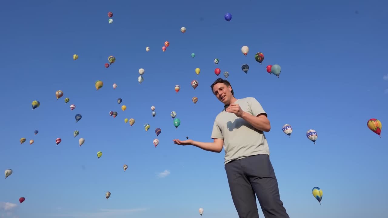This is what 120 air balloons look like competing for one spot