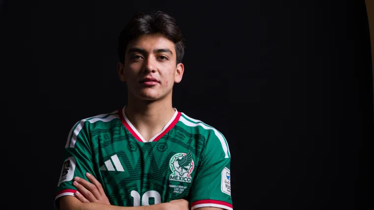 How Gilberto Mora's age compares to Messi, Ronaldo and youngest World ...