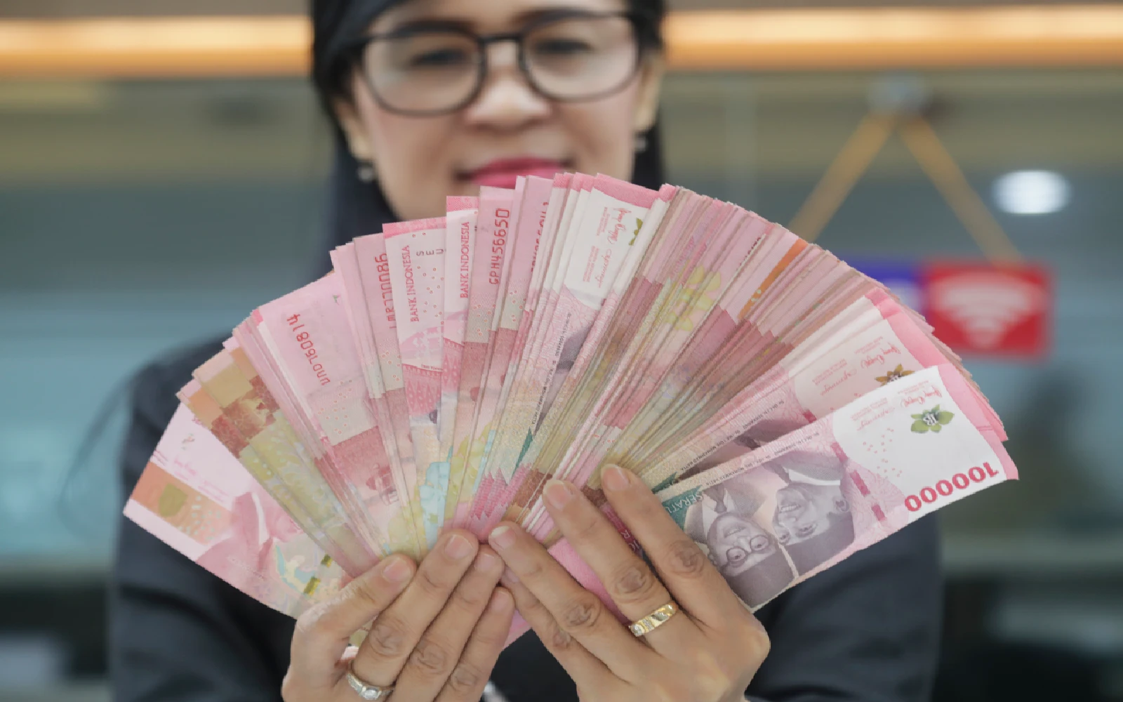 Indonesia central bank announces rate hike