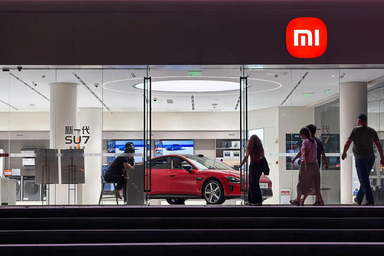 VW, BMW und Mercedes unter Druck: Erstmals mehr E-Autos als Verbrenner ...
