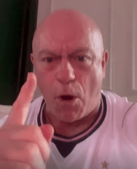 Ross Kemp delights fans as he slaps chest in passionate celebration ...