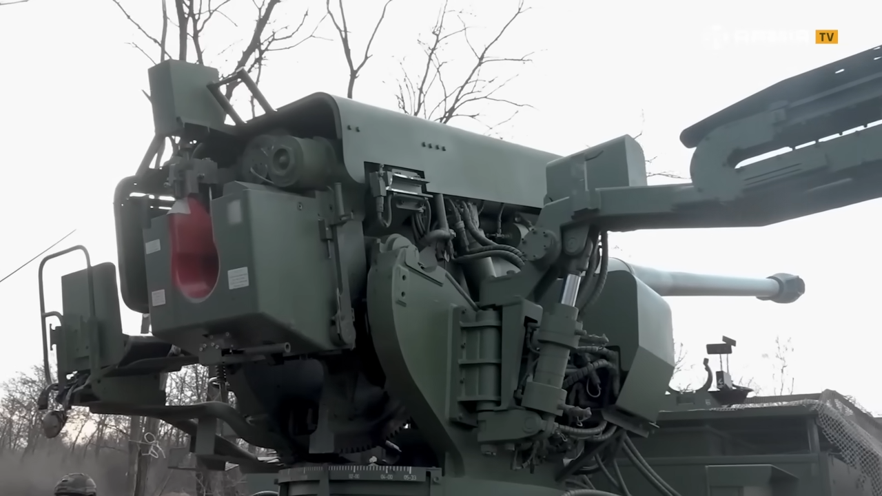 Putin thought drones killed artillery… then a Vietnam-era gun returned