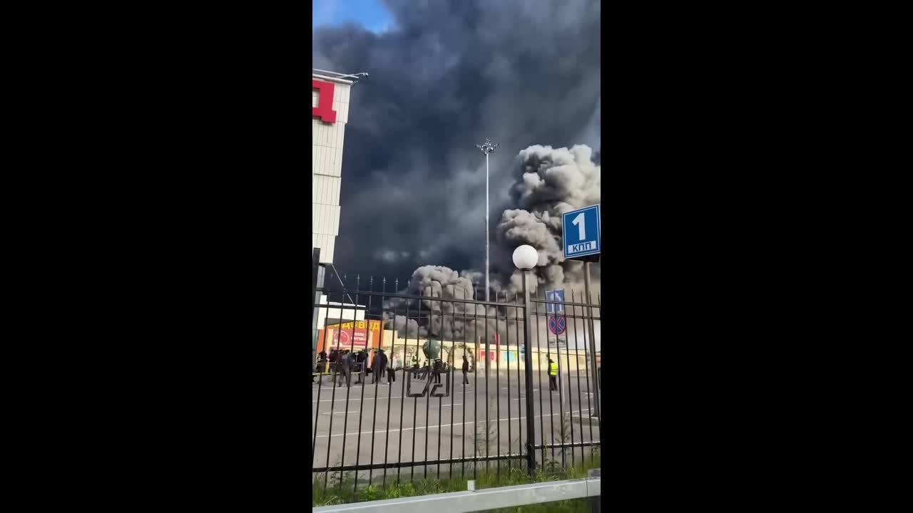 Drone debris damages building at Moscow’s Sadovod shopping center amid ...
