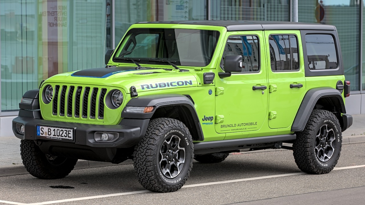 Chrysler is recalling 320,065 Jeep plug-in hybrids that can catch fire ...