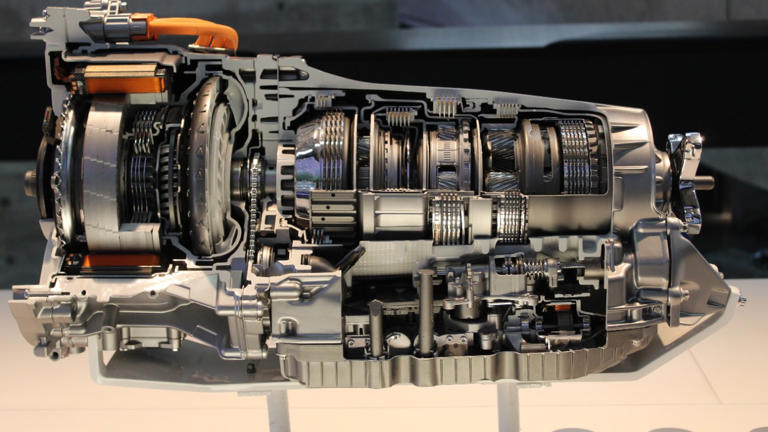 8 warning signs your car’s transmission is about to fail