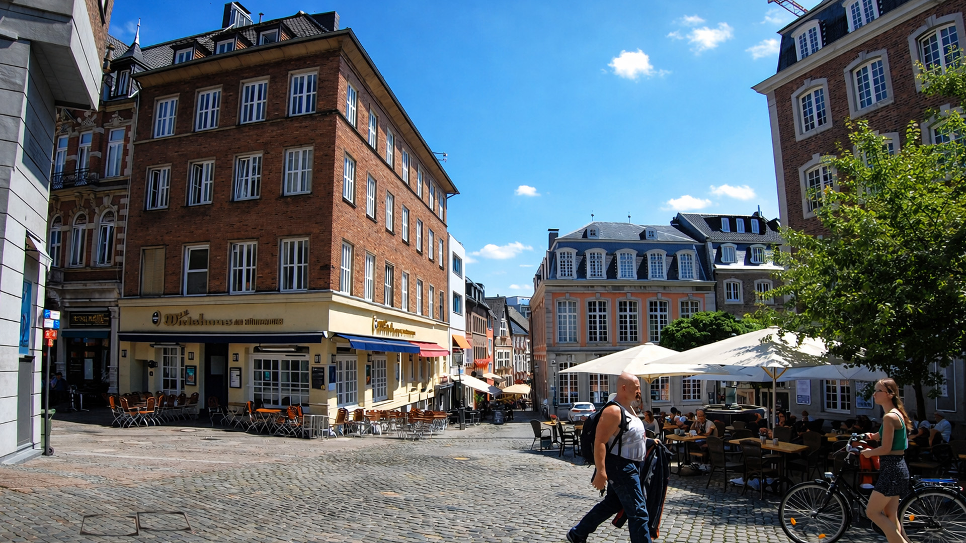 Exploring Aachen’s historic city and cathedral (4K)