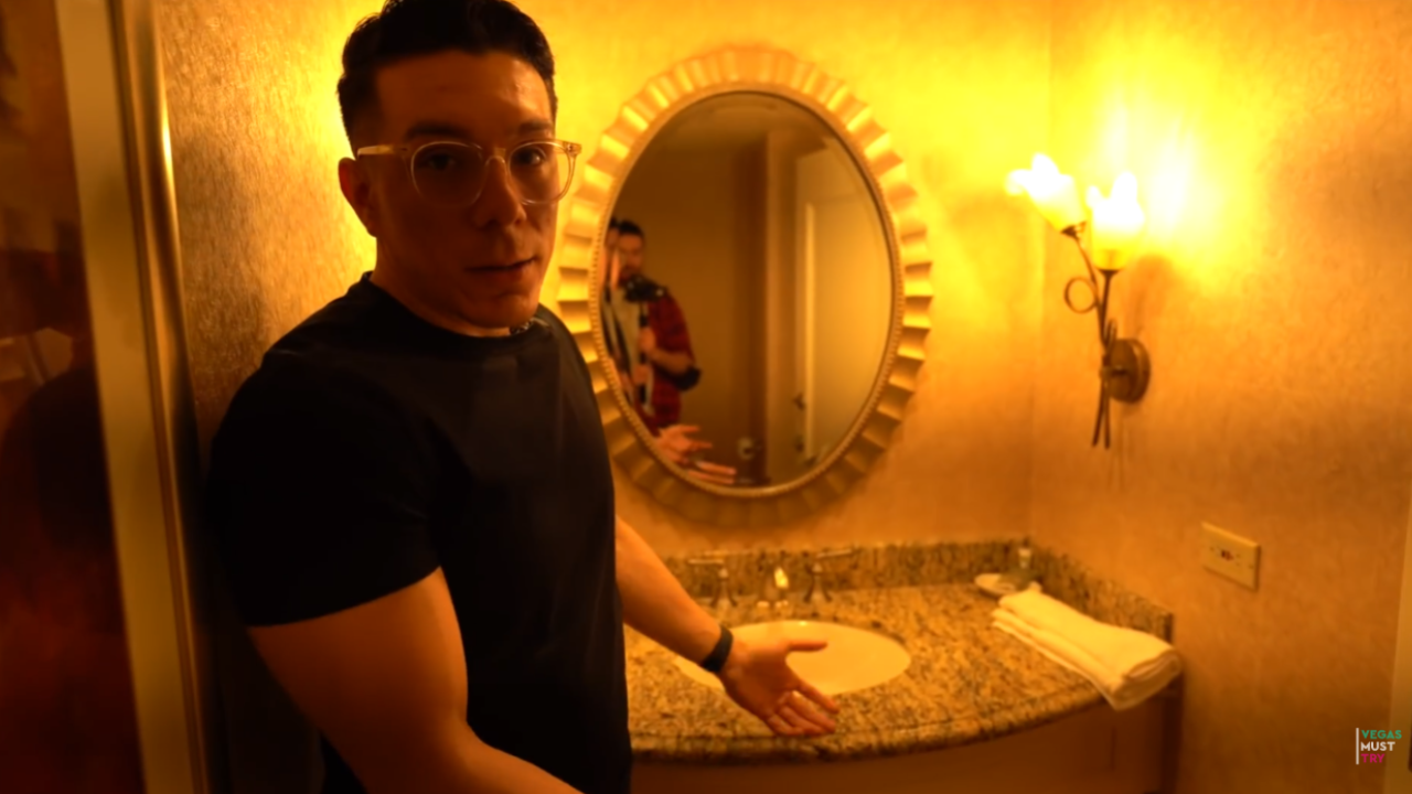 Carioca Suite hotel room review view bathtub and cleanliness check