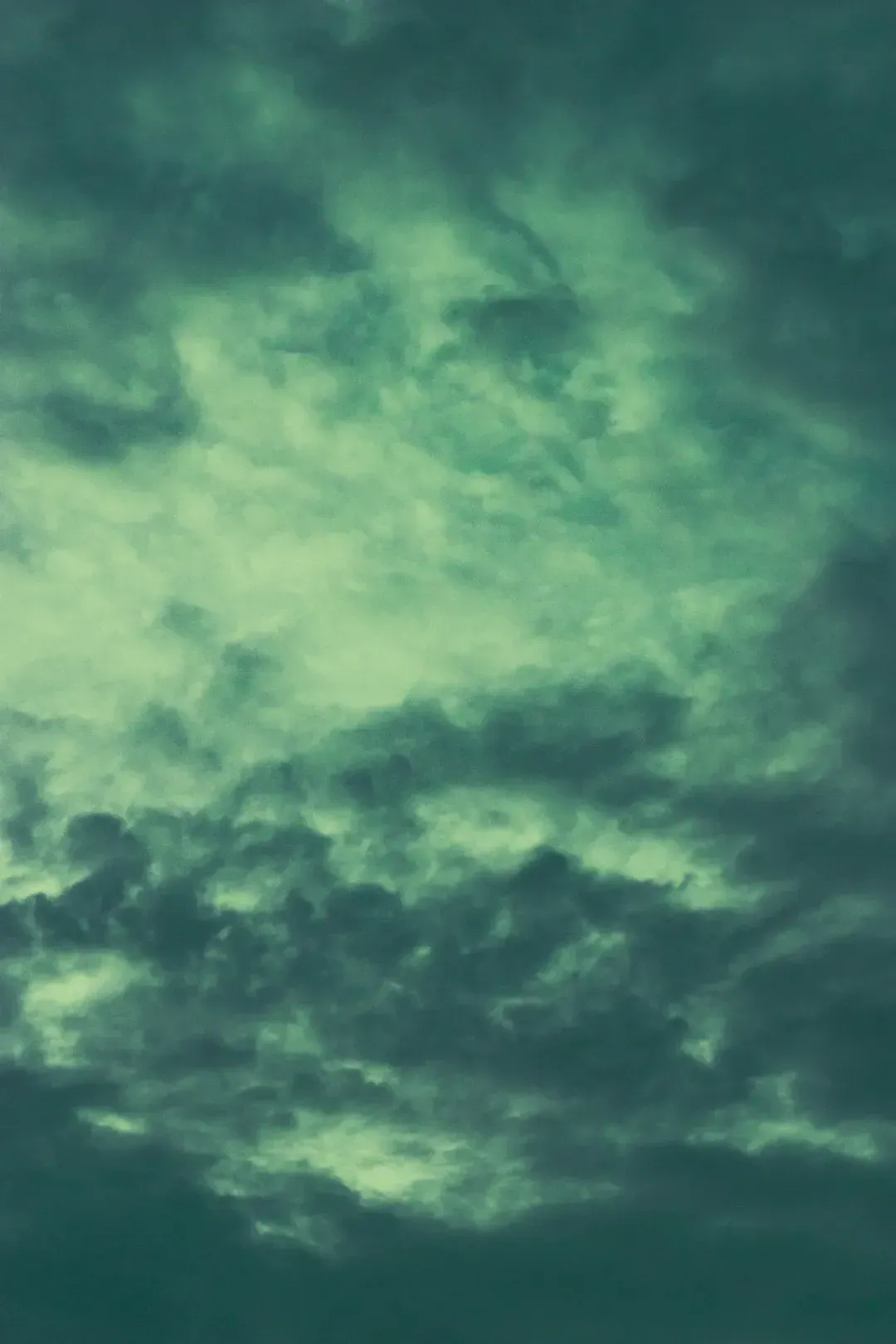 8 things storm chasers notice in the sky that most people completely miss