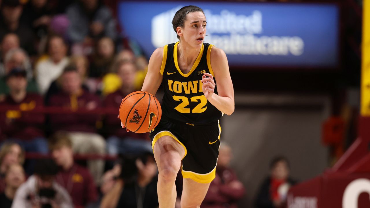 Caitlin Clark pulls off one of the most impressive assists of the year
