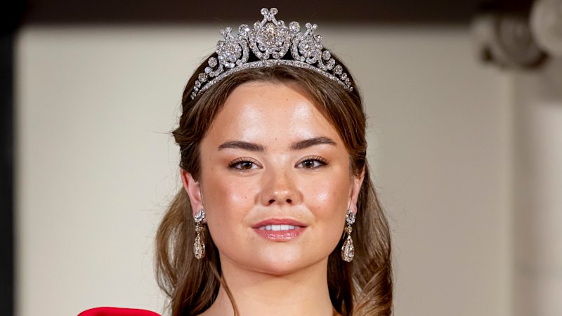 Teenage princess makes tiara debut at state banquet