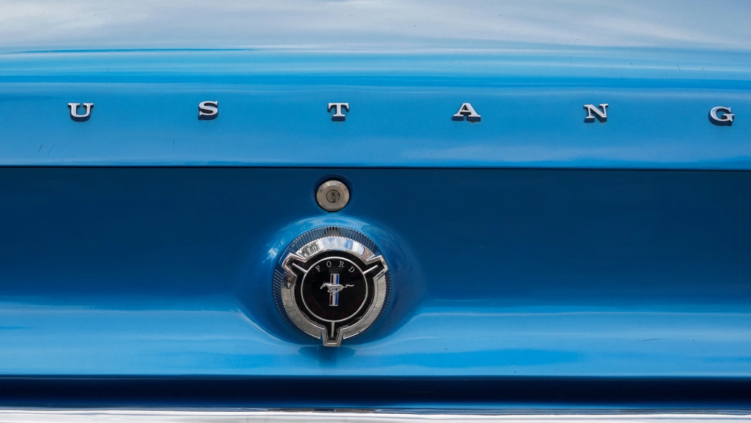 9 celebrities and their first cars