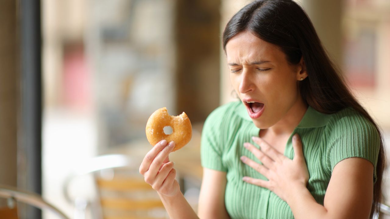 A waitress saved a choking customer's life, then his table left her a ...