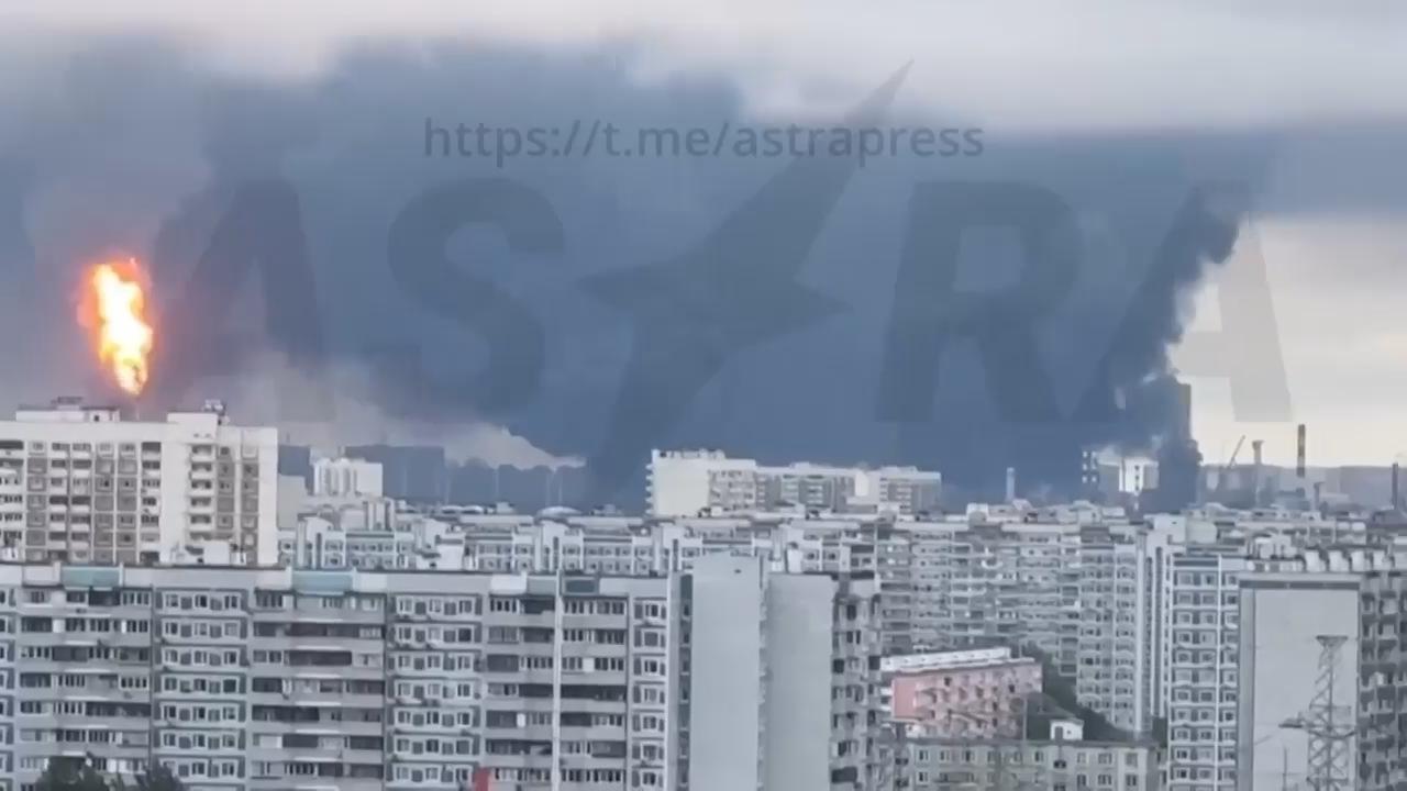 Huge fire burns at Moscow oil refinery after second Ukrainian attack in ...
