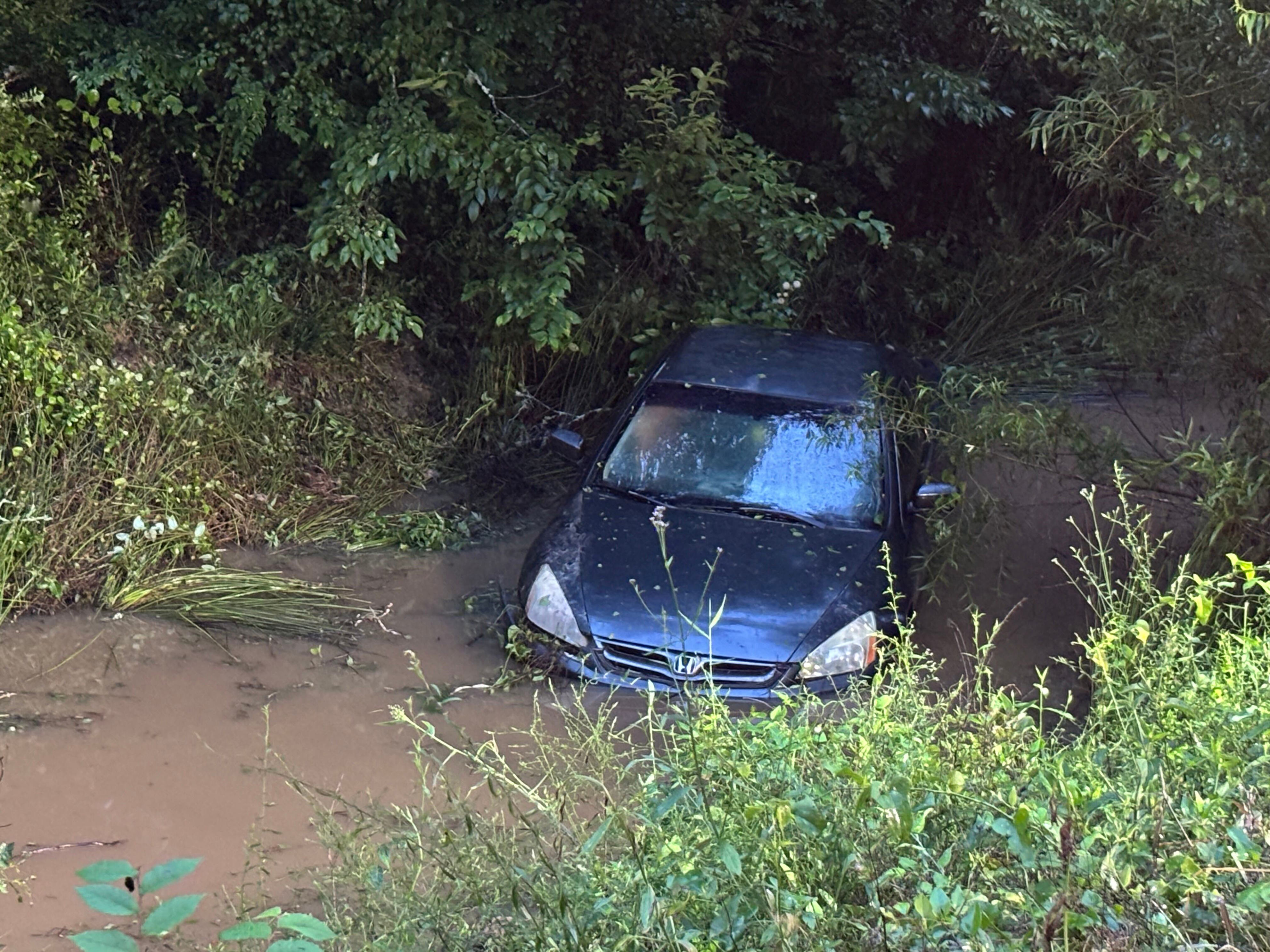 Car submerged after teen loses control of vehicle in Rankin County