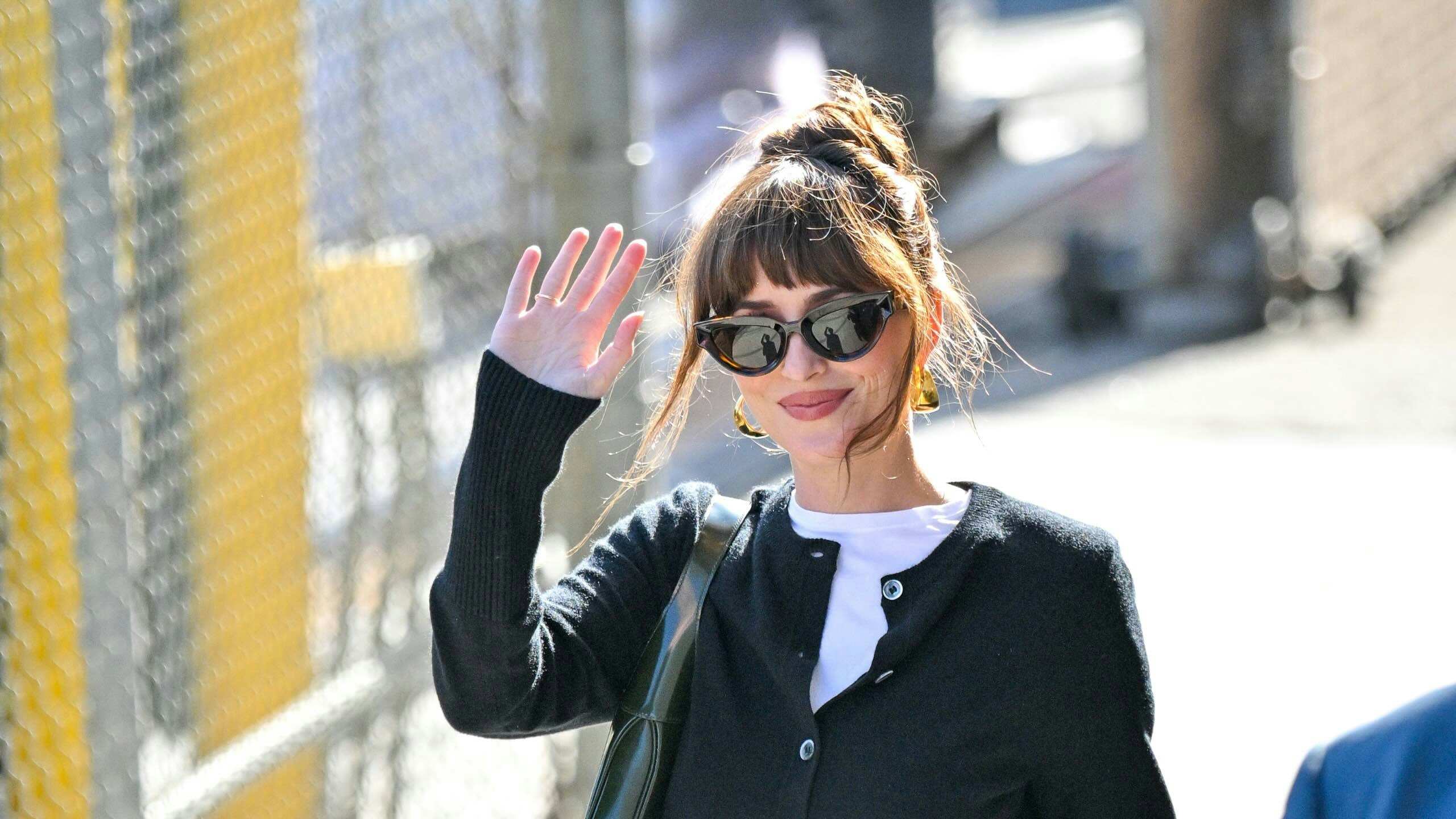 The French Girl Fringe Is The Timeless Hair Cut Dominating Pinterest ...