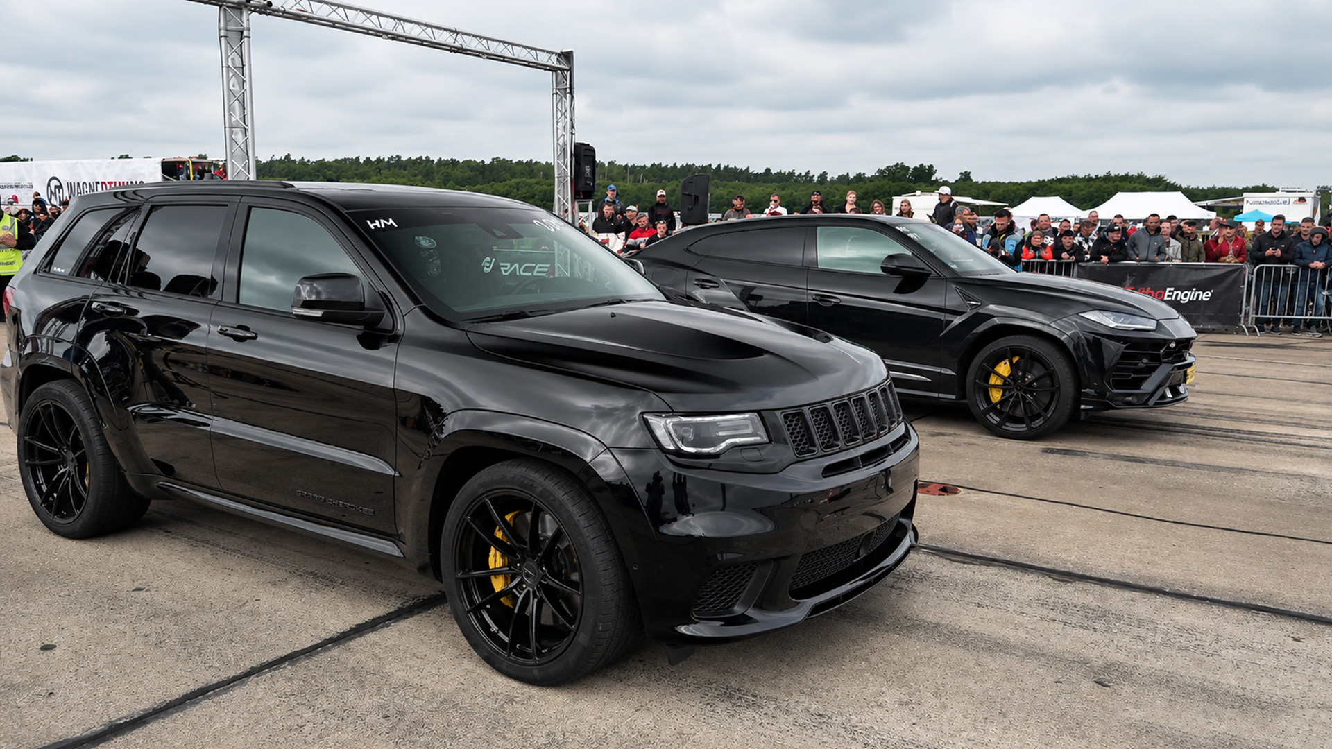 La Lamborghini Urus sfida la Jeep Trackhawk in una drag race