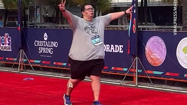 Plus-size jogger crosses finish line after 21km marathon